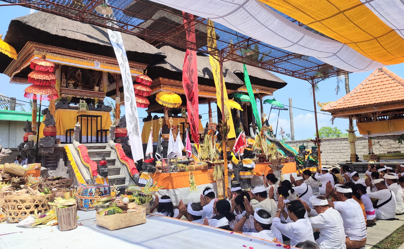 Pujawali di Dalem Agung Pura Kawitan Shri Nararya Kreshna Kepakisan ...